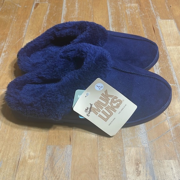 Muk Luks | Shoes | Bnwt The Original Muk Luks Faux Suede Slippers ...